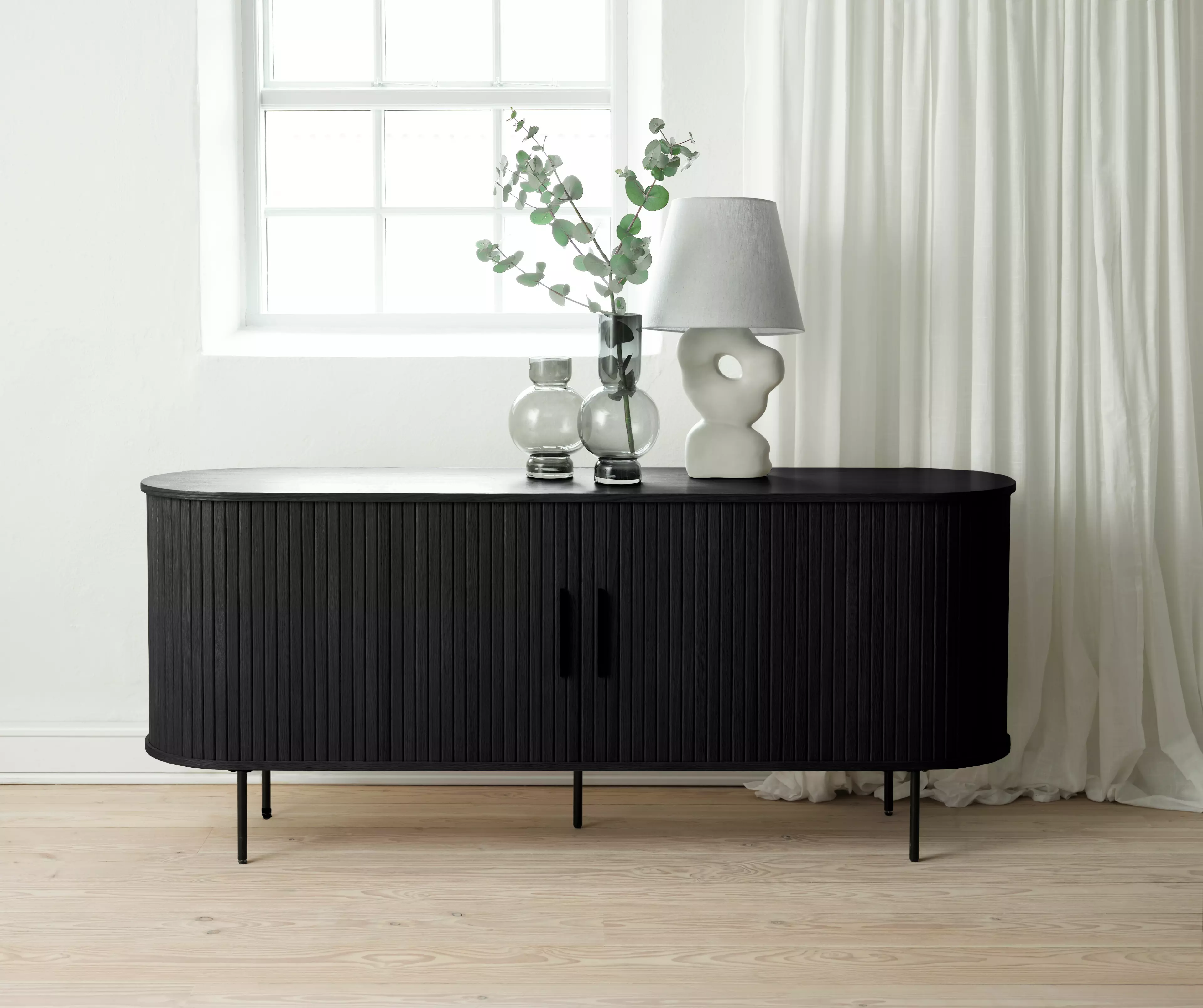 Schwarze Sideboards in stilvoller Vielfalt | SEGMÜLLER
