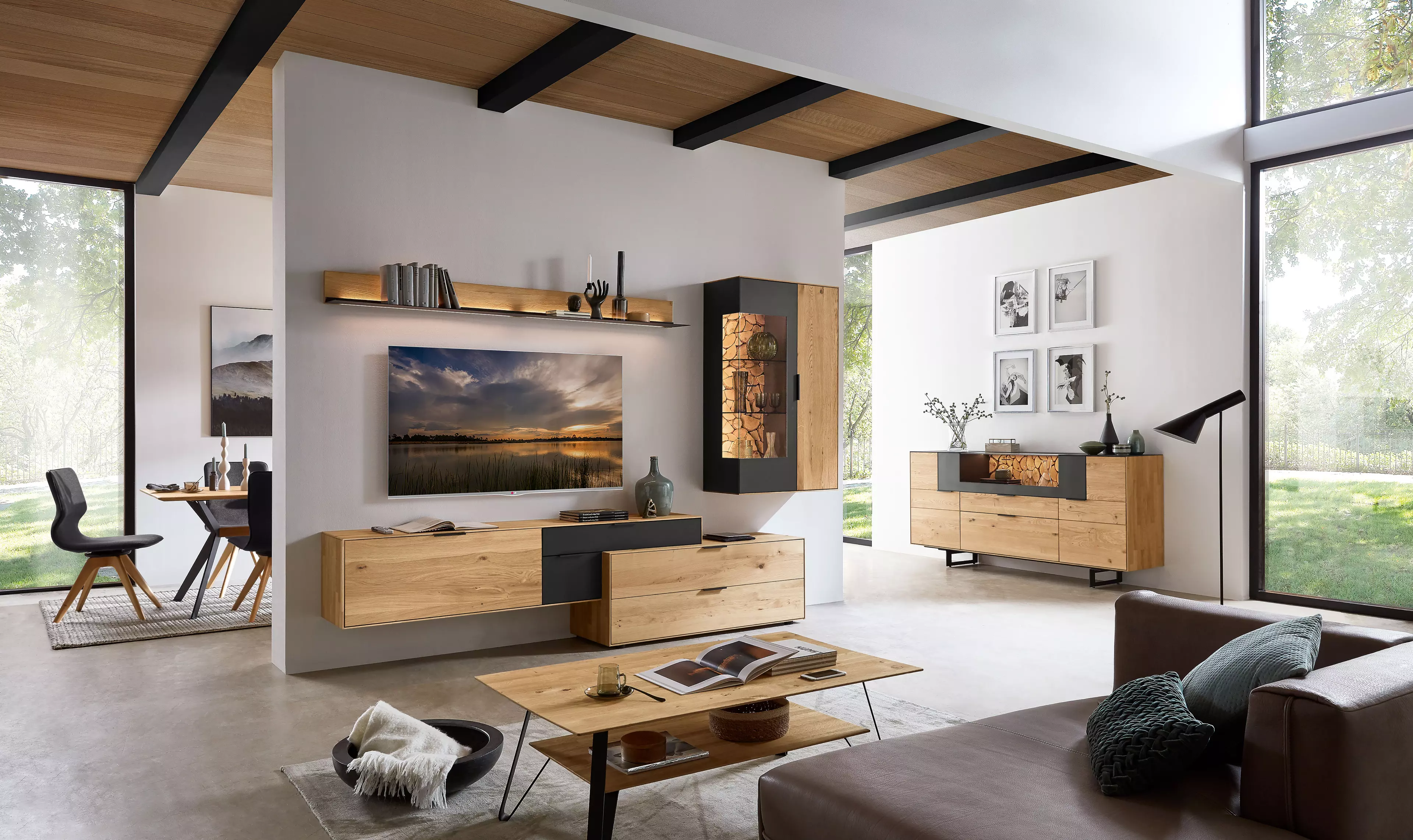 Moderne und stilvolle Massivholz-Wohnwände | SEGMÜLLER