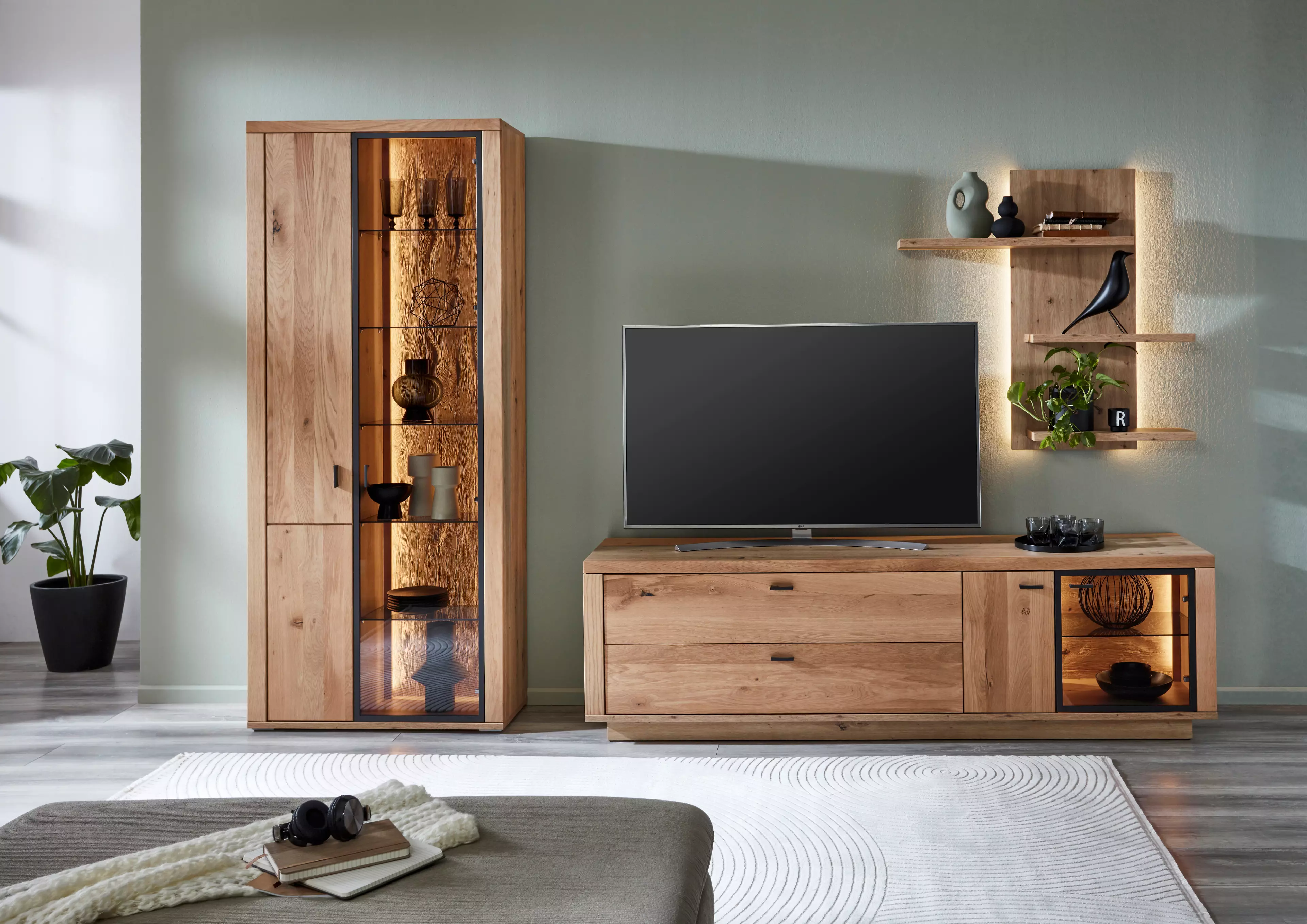 Moderne und stilvolle Massivholz-Wohnwände | SEGMÜLLER