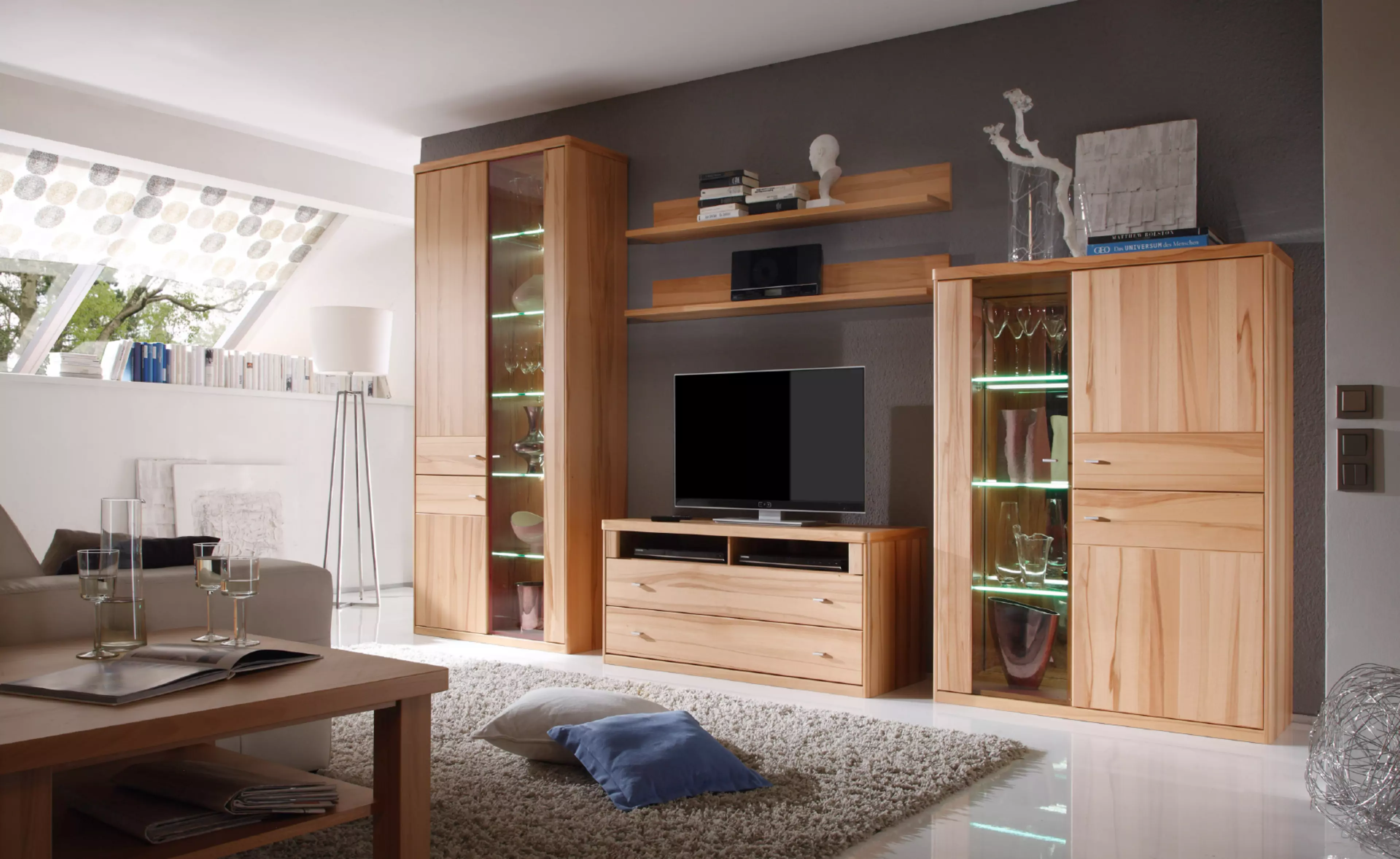 Moderne und stilvolle Massivholz-Wohnwände | SEGMÜLLER