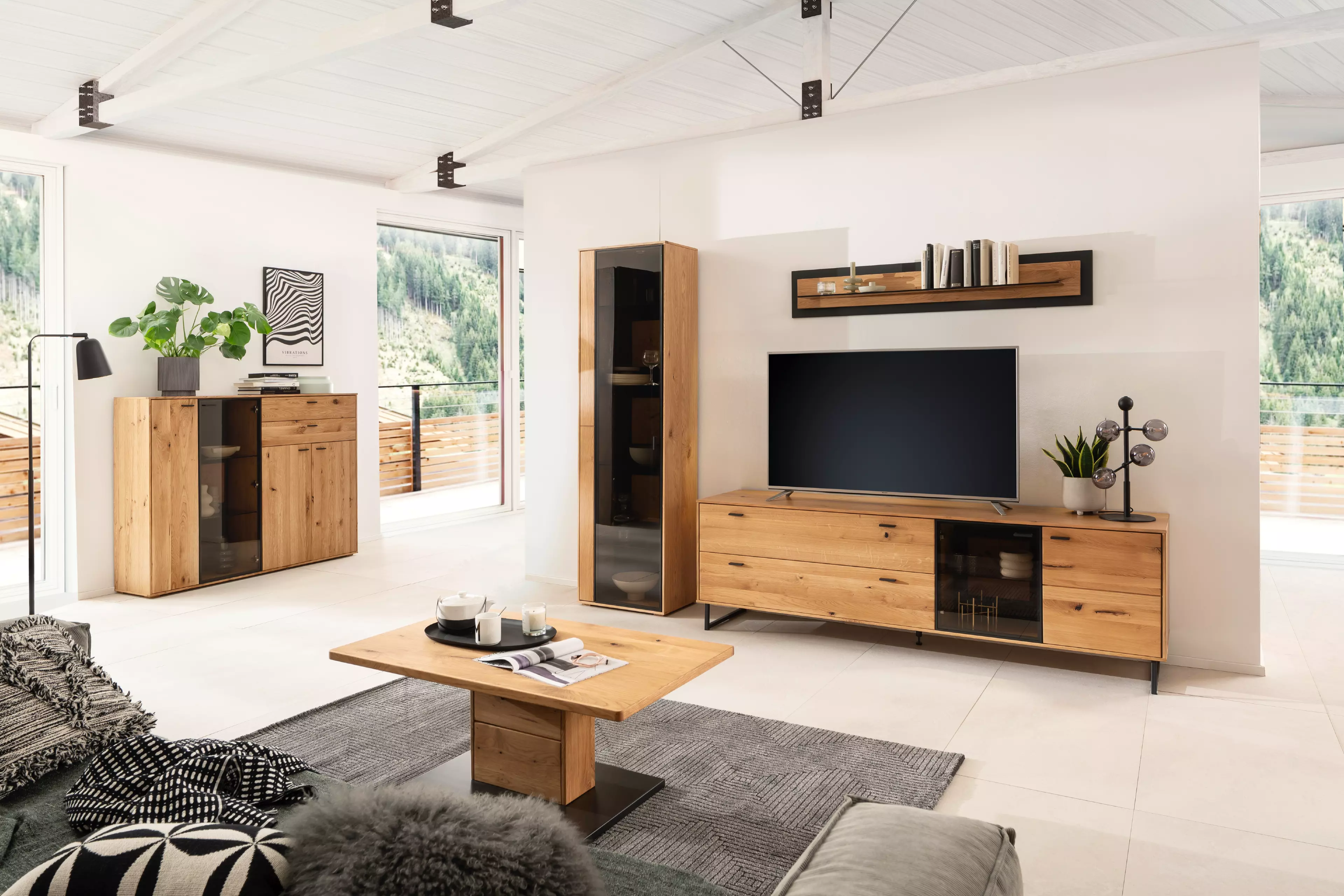 Moderne und stilvolle Massivholz-Wohnwände | SEGMÜLLER